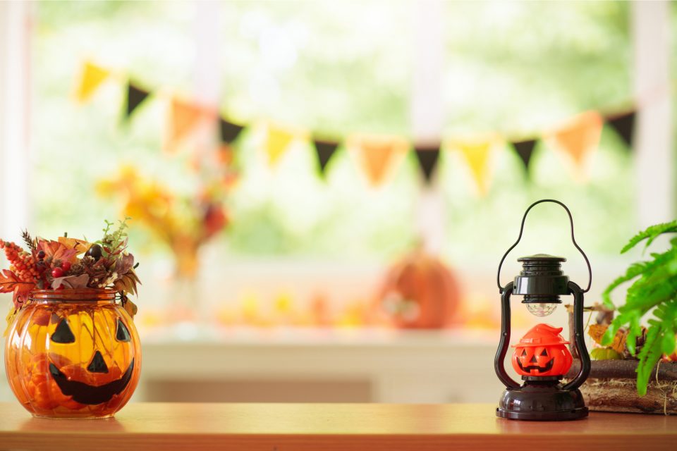 Fantastic Window Decor For Fall (That Martha Stewart Will Want To Steal)